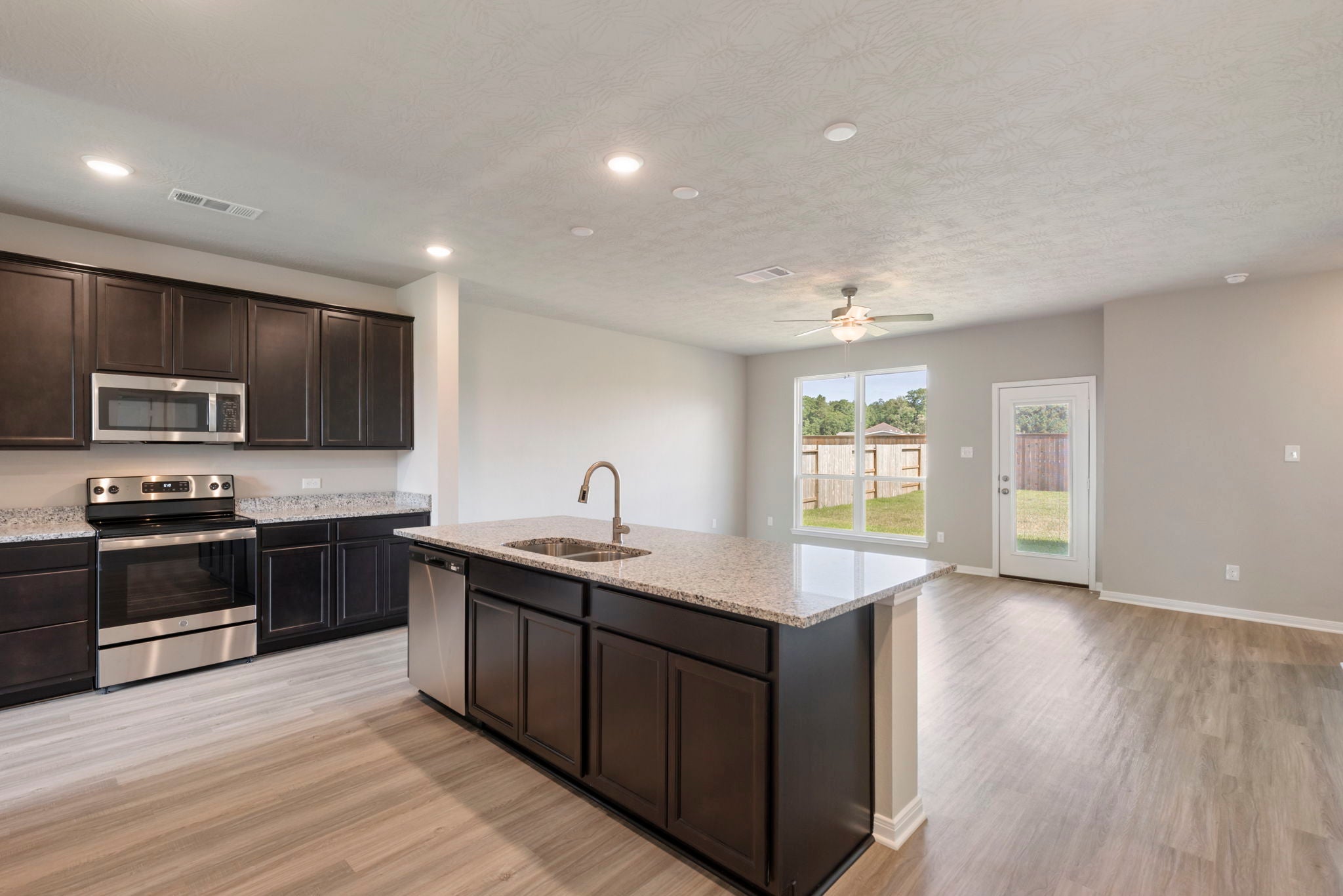 420 Shoreview Drive, Conroe, TX New Home for Sale | Stylecraft Builders